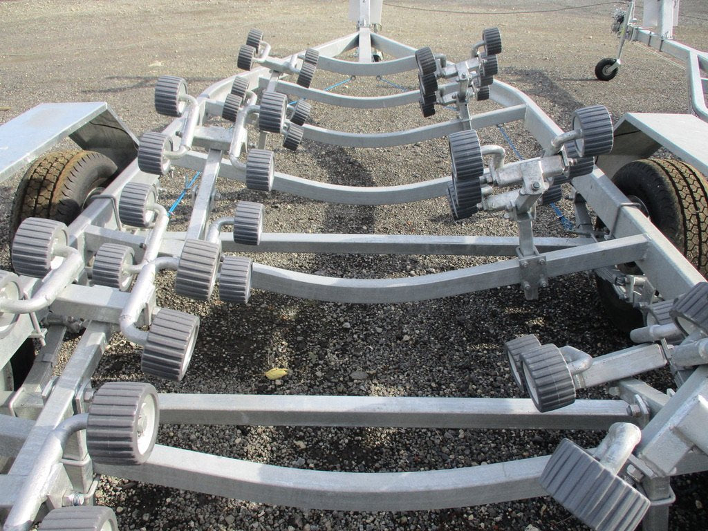 NZ MADE TANDEM AXLE BOAT TRAILER FOR 7.6m-8.2m BOATS (25-27ft) | HEAVY ...